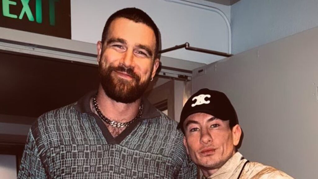 Taylor Alert - Travis Kelce and Barry Keoghan pose for a selfie at ...